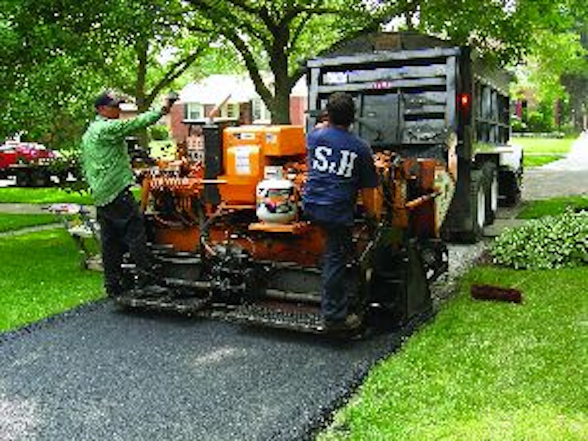 Screed Operator is Asphalt Paver’s “Go Guy” | For Construction Pros