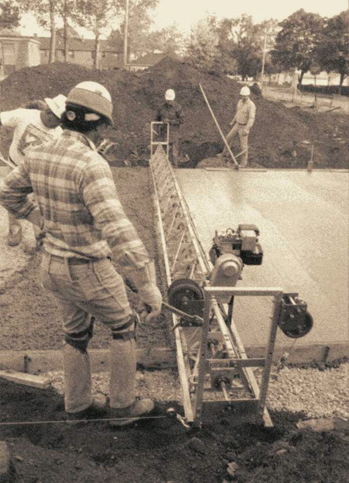 Vibratory power screed From: Arrow-Master Inc. | For Construction Pros