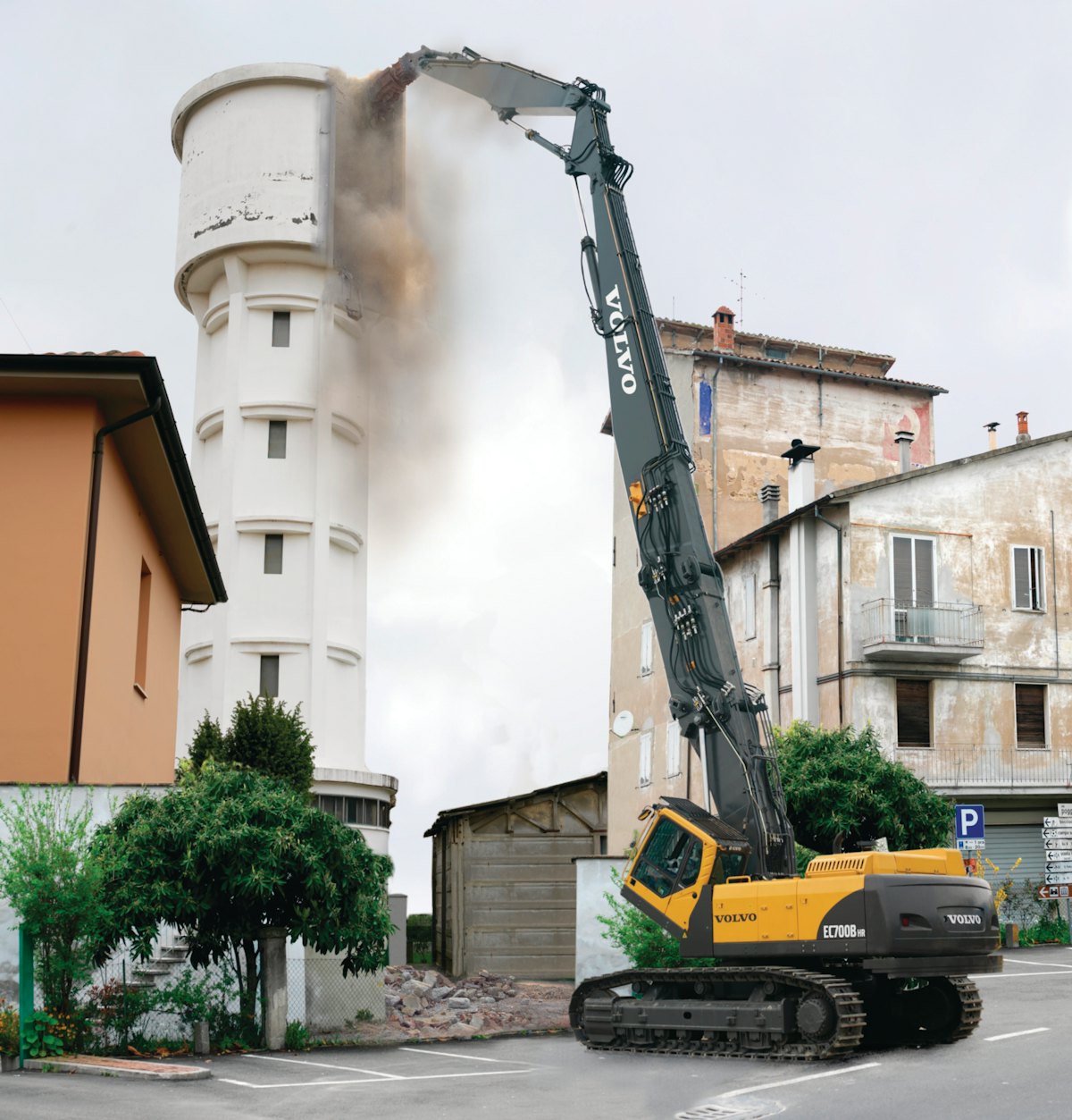 Excavator Demolition Solutions From: Volvo Construction Equipment | For ...