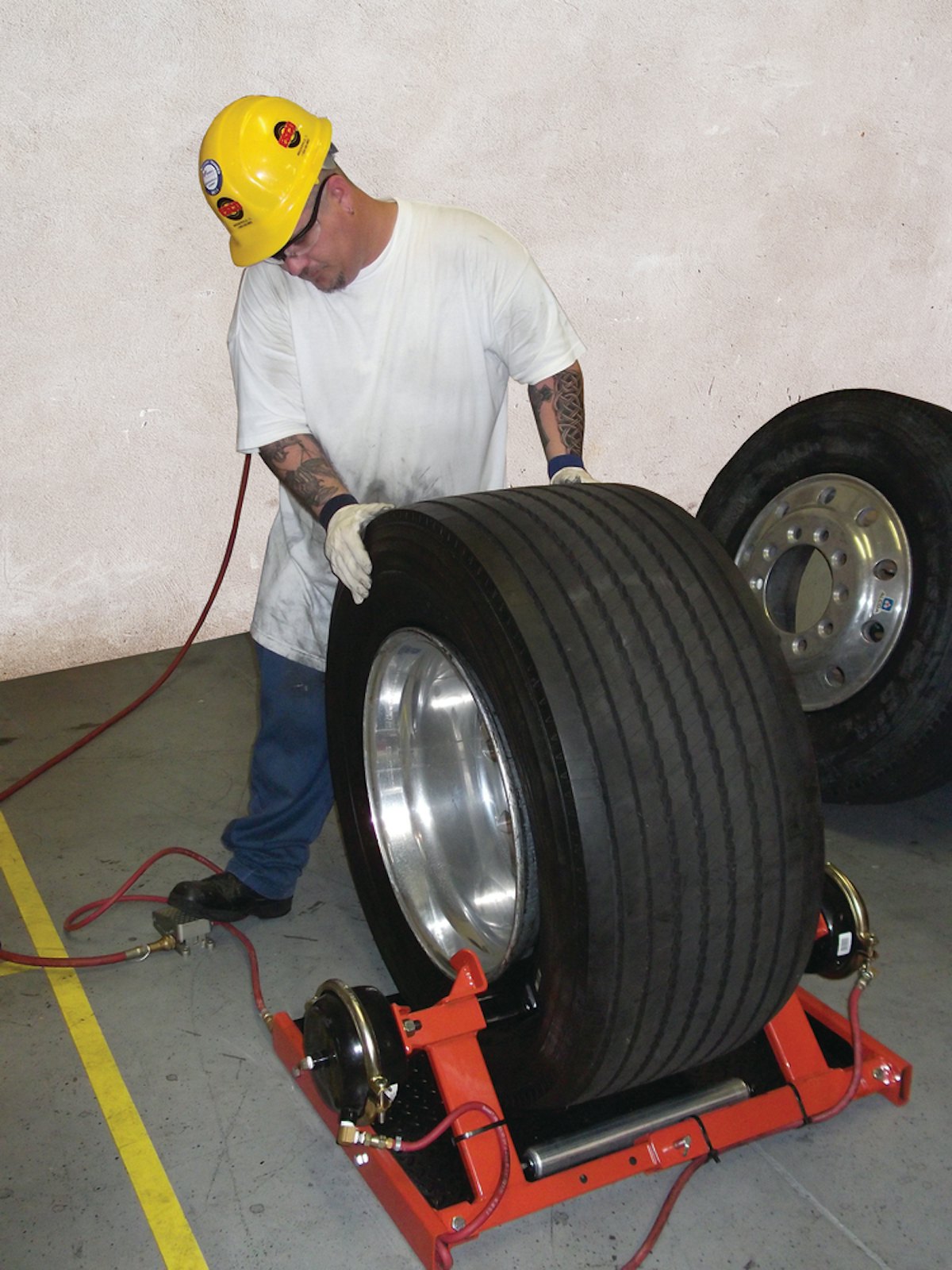 Model 20425 Pneumatic Truck Tire Bead Breaker From ESCO Equipment Supply Co. For Construction Pros