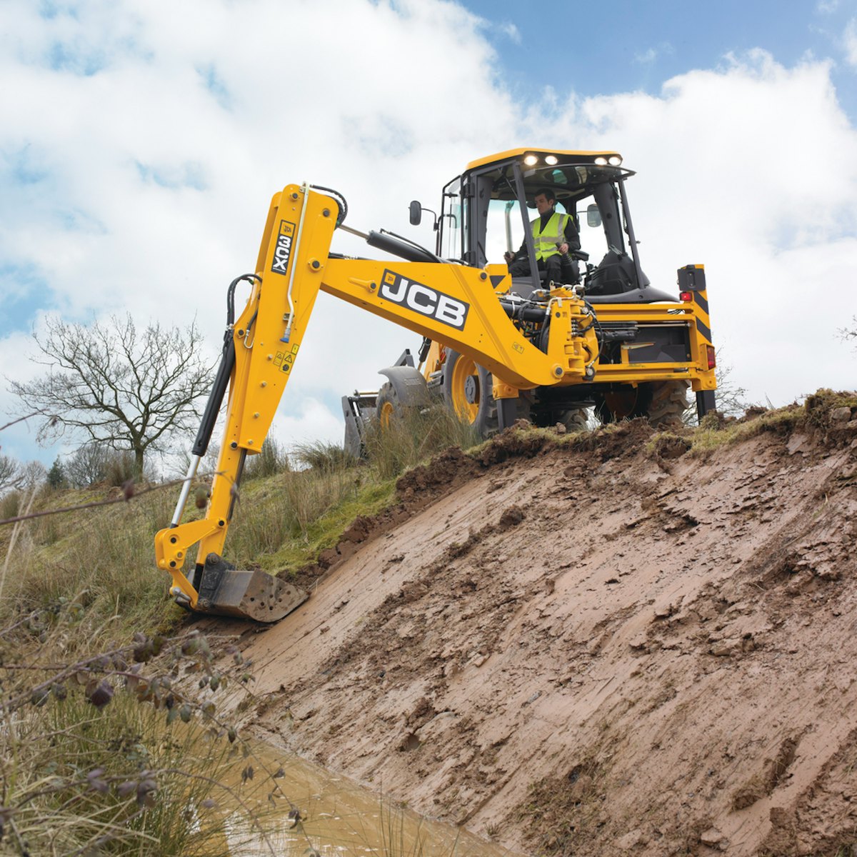 U.S. and European Contractors Take Sides Over Backhoe-loader Designs ...