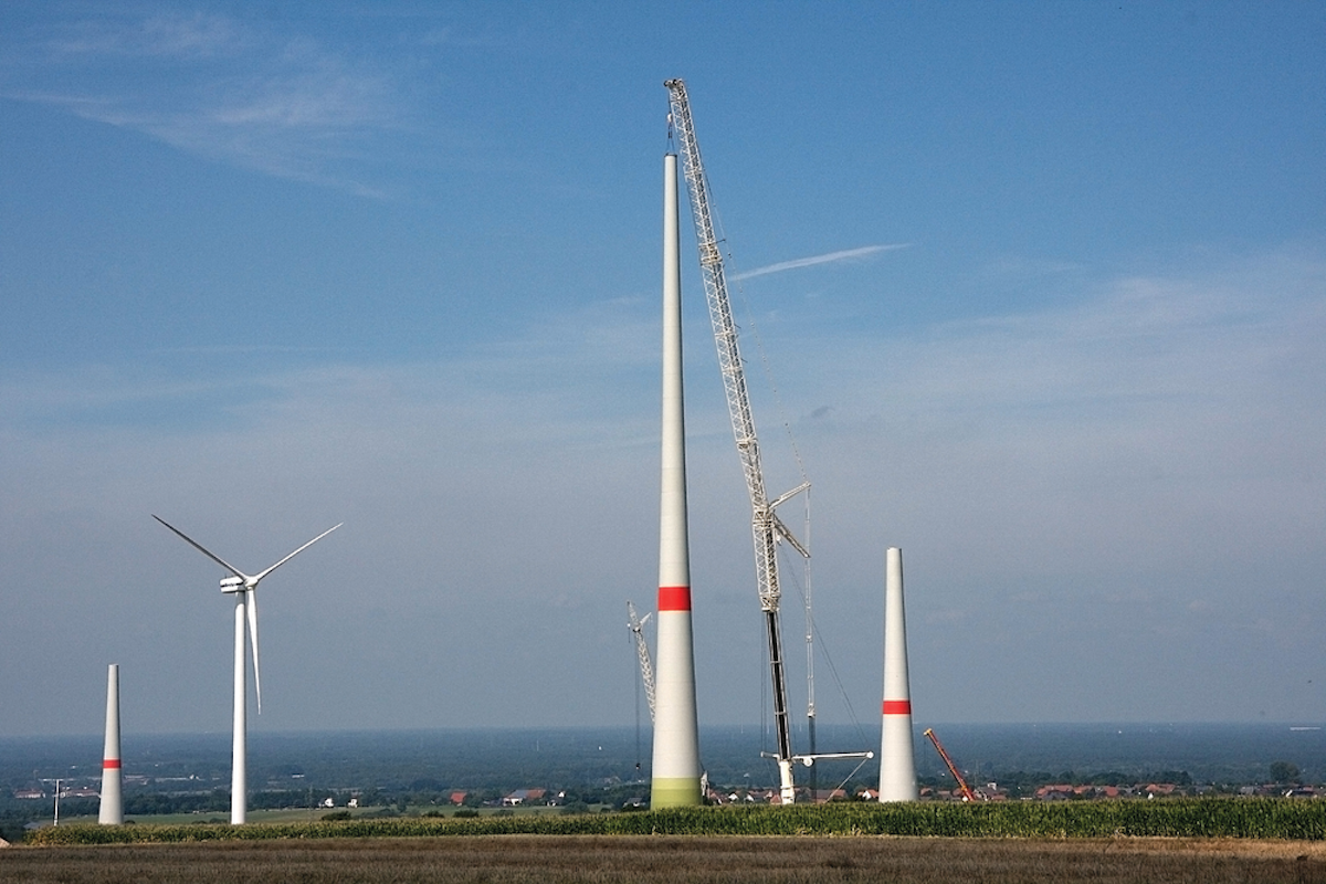 Telescopic Terex Crane Picks 72 Tons to 275 ft. Erecting German Wind ...