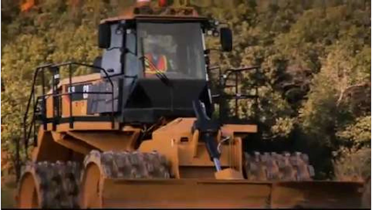 Video: Features of the Caterpillar 825K Soil Compactor | For ...