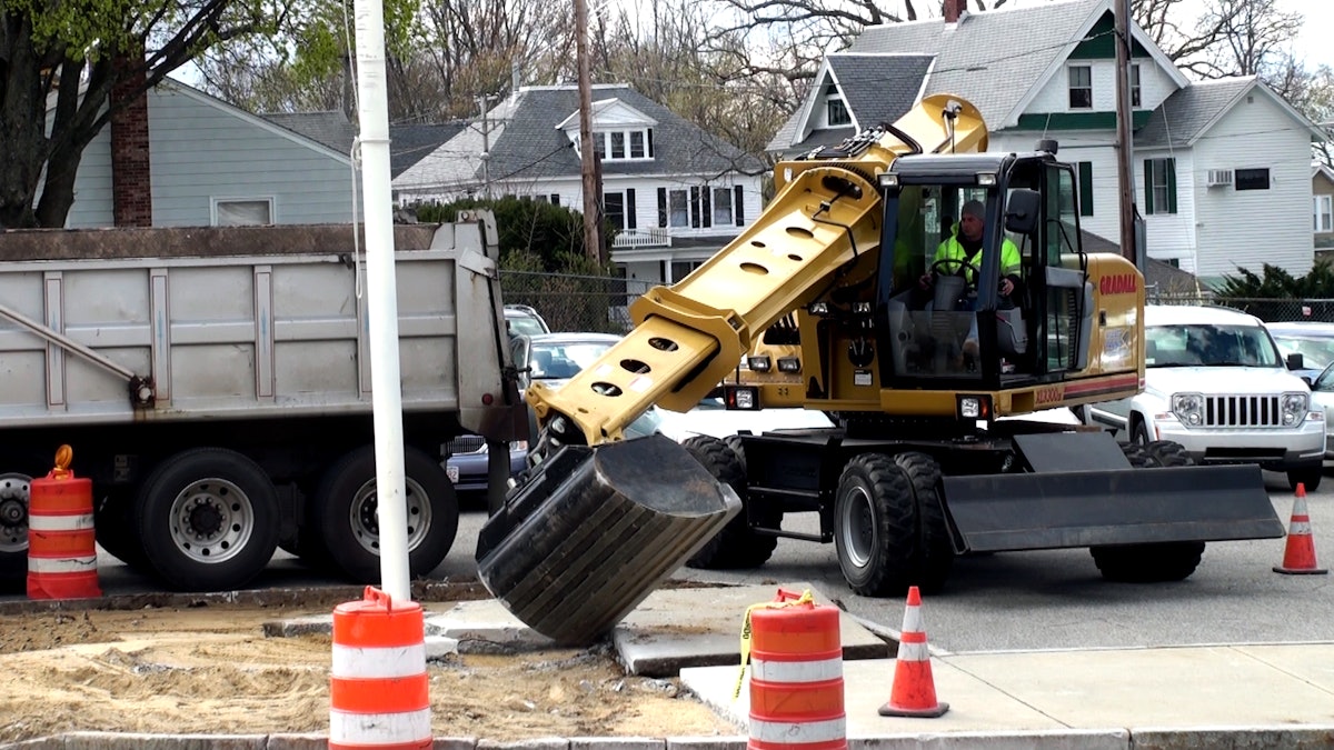 XL 3300 III Excavator From: Gradall Industries Inc. | For Construction Pros