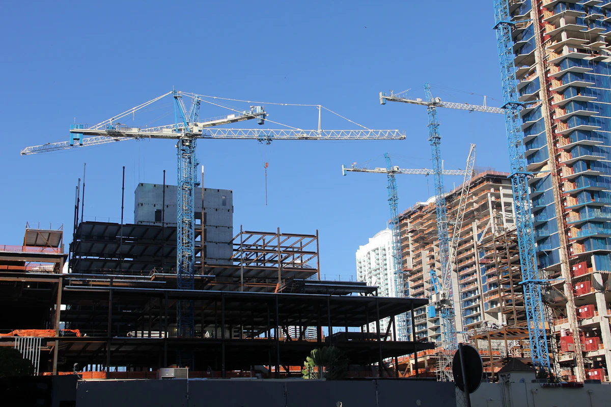 Miami City Centre Project Employs 11 Tower Cranes for Intricate Lifts ...