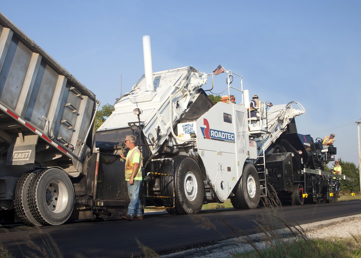 Roadtec SB-2500e Shuttle Buggy Material Transfer Vehicle From: Roadtec ...