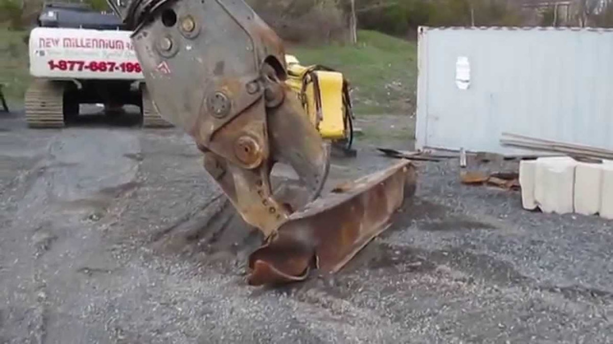 Video: Genesis LXP 200 with Shear Jaw Slices Through Beam | For ...