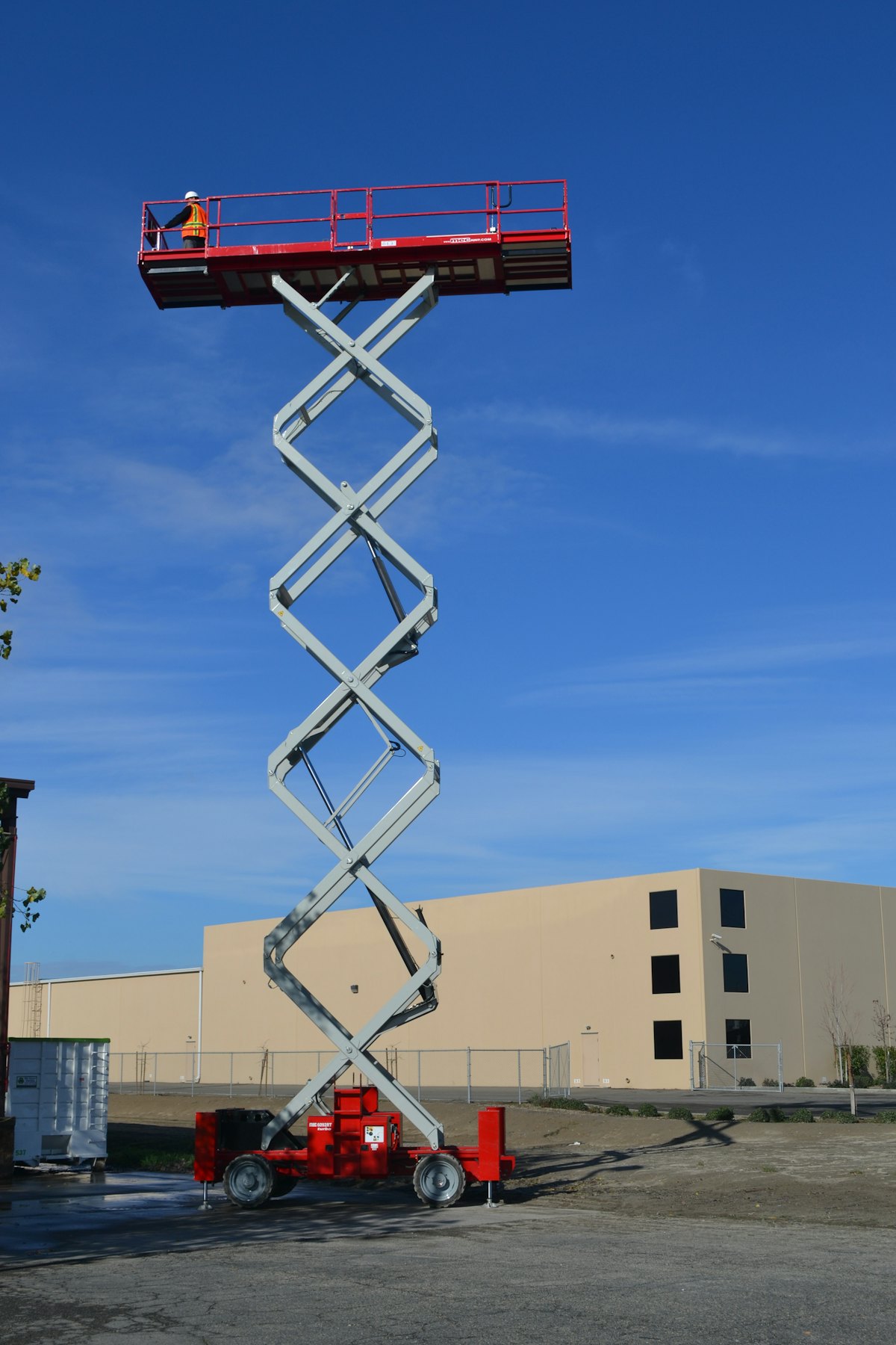 MEC 6092RT Ultra-Deck Scissor Lift From: MEC Aerial Work Platforms ...