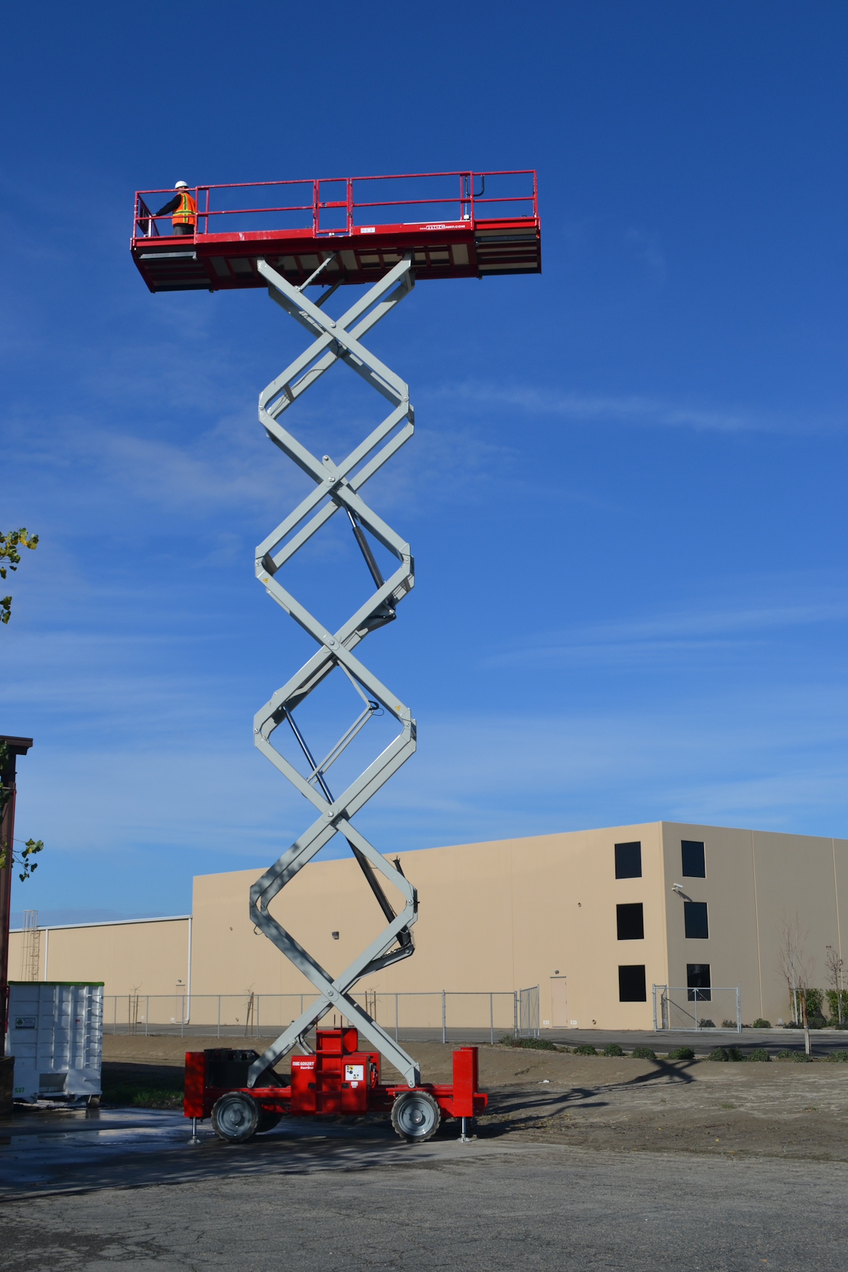 MEC 6092RT Ultra-Deck Scissor Lift From: MEC Aerial Work Platforms ...
