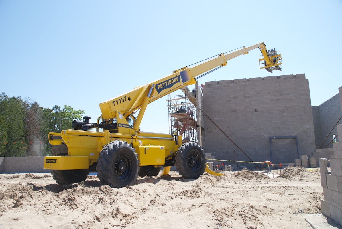 Pettibone Traverse Series Only Telehandler With Horizontal Traversing ...