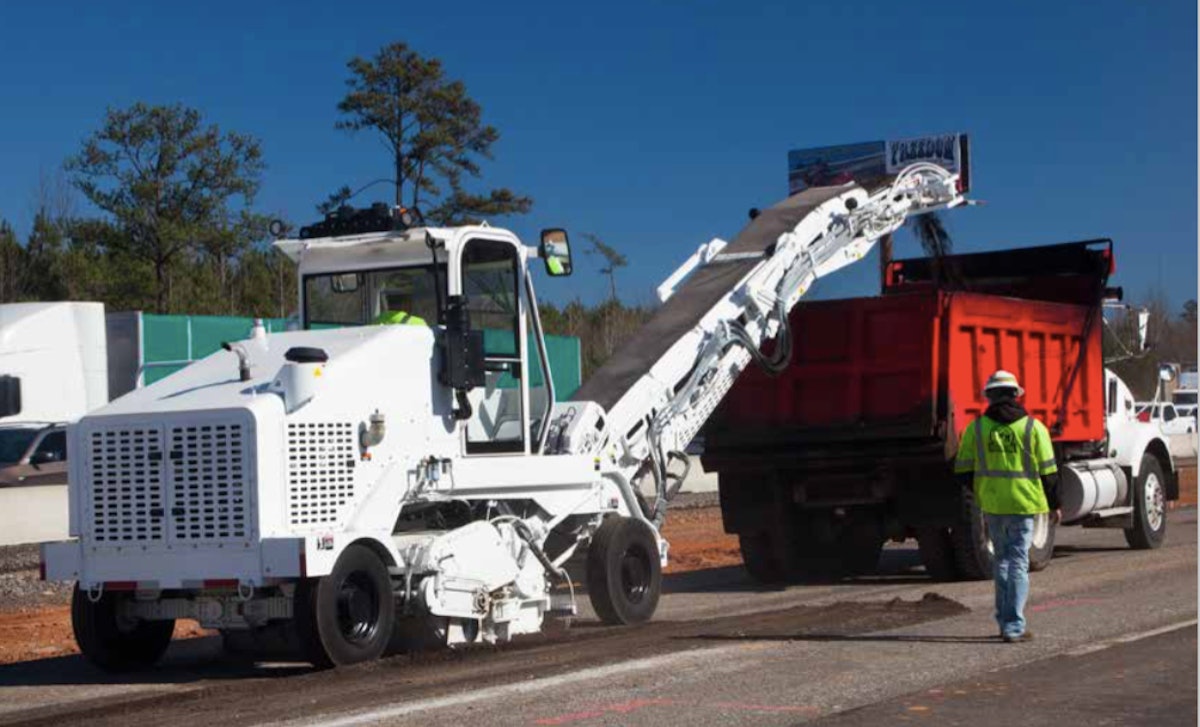 CB-100 Conveyor Broom From: Roadtec Inc. - Astec Industries | For ...