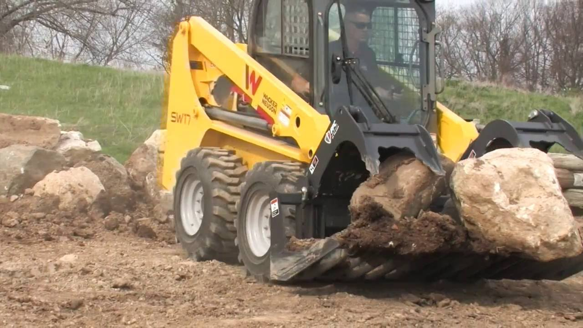 [VIDEO] New Wacker Neuson Medium Frame Skid-Steer and Track Loader ...