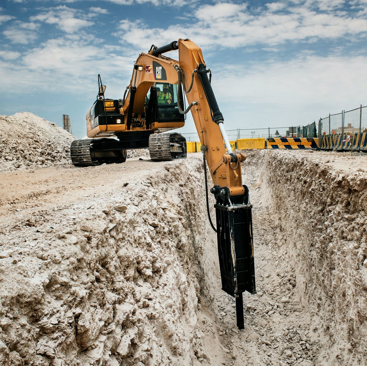 Caterpillar B Series Hammers From: Caterpillar - Cat | For Construction ...