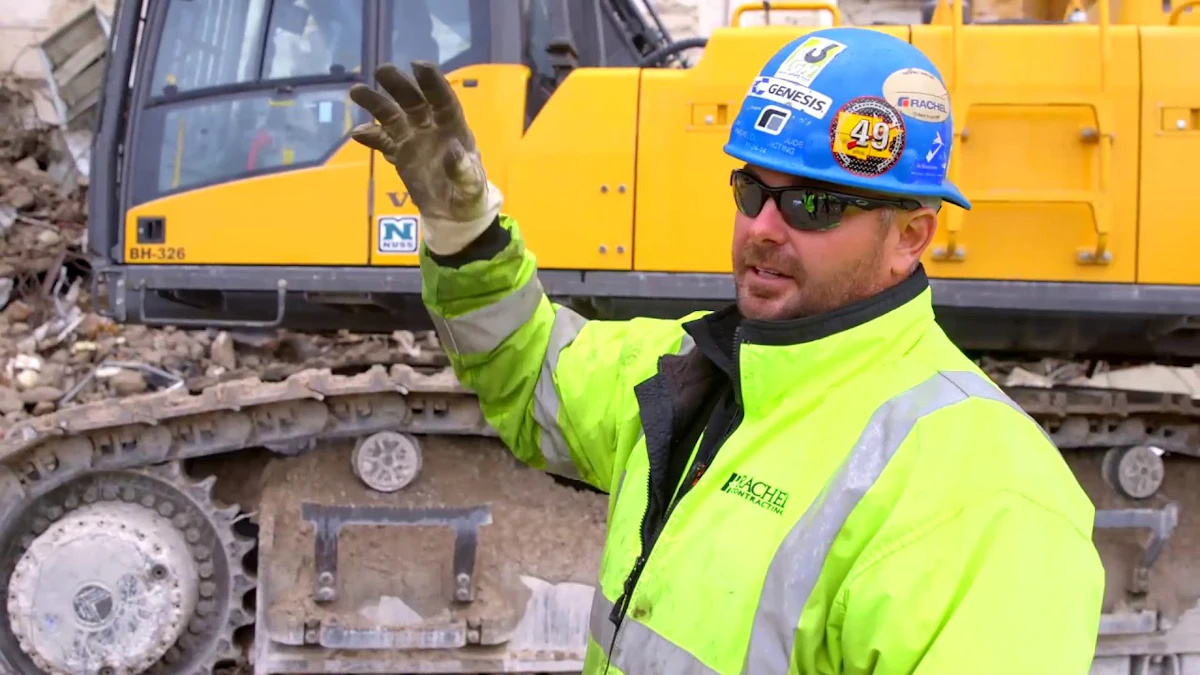 [VIDEO] Tactical Takedown in St. Paul with Volvo High Reach Excavator ...