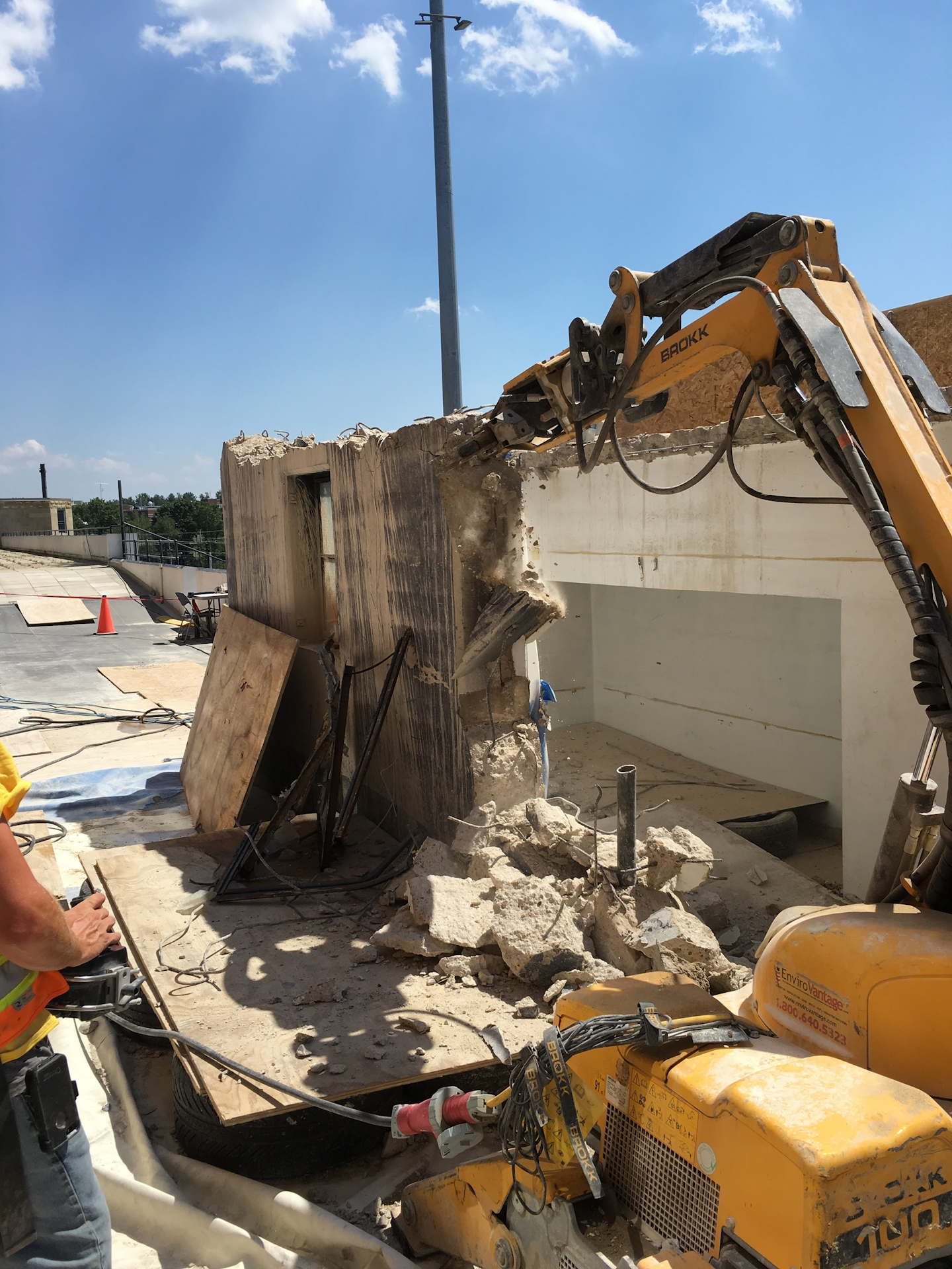 Brokk Demolition Robot Succeeds in Concrete Demolition After Other ...