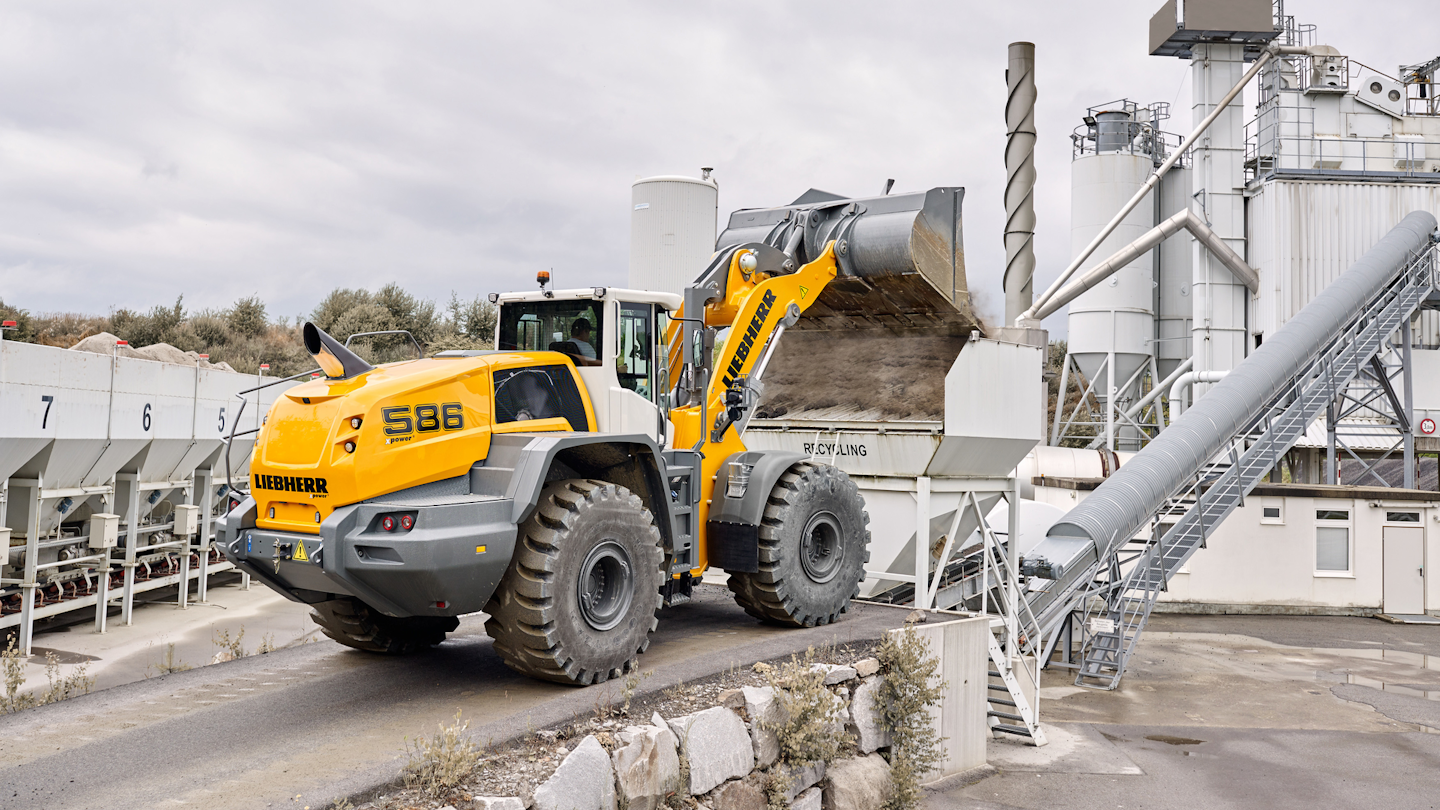 How Technology Is Simplifying Wheel Loader Operation | For Construction ...