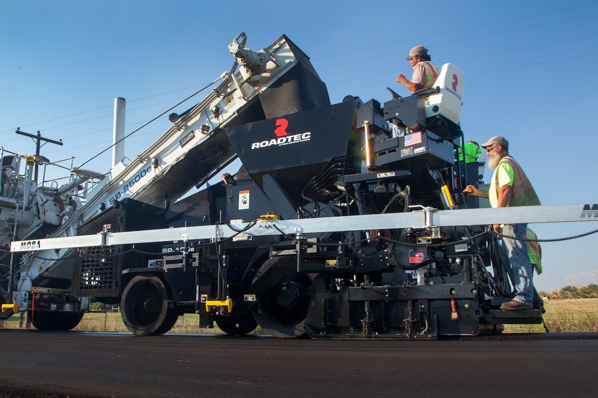 Roadtec SP-100e Gravity-Fed 10-ft Paver From: Roadtec Inc. - Astec ...