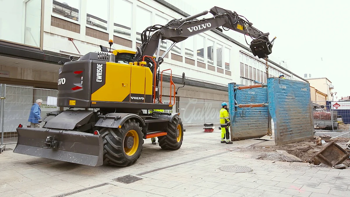 [VIDEO] Introducing the Volvo EWR150E Short Swing Radius Wheeled ...
