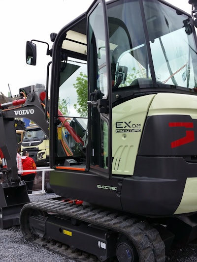 Volvo ex2 store