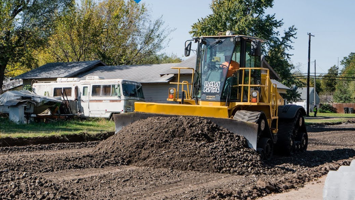 [VIDEO] Kansas Paving Uses 3D-MC MAX on its John Deere High Speed Dozer ...
