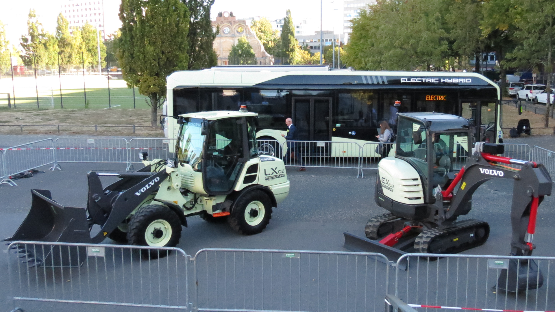 Volvo CE Demonstrates LX2 Electric Compact Wheel Loader | For ...