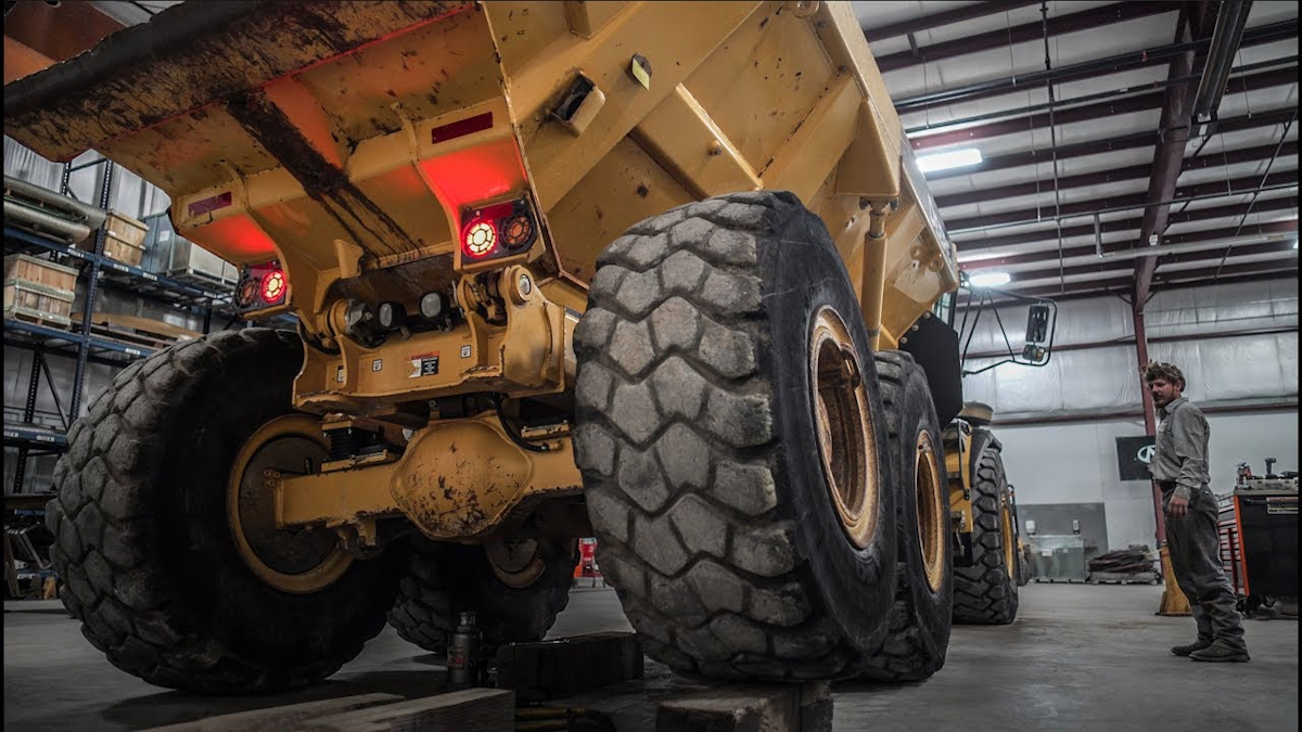 [VIDEO] Lifting a Massive Dump Truck to Replace a Bent Up Drag Link ...