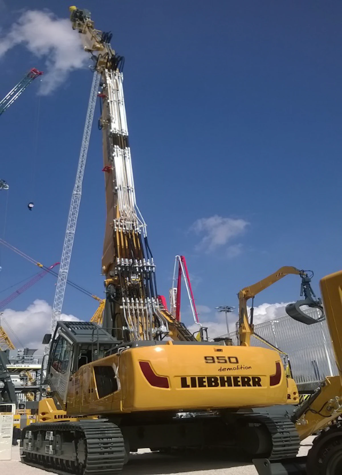Liebherr R 950 High Reach Demolition Excavator From: Liebherr USA, Co ...