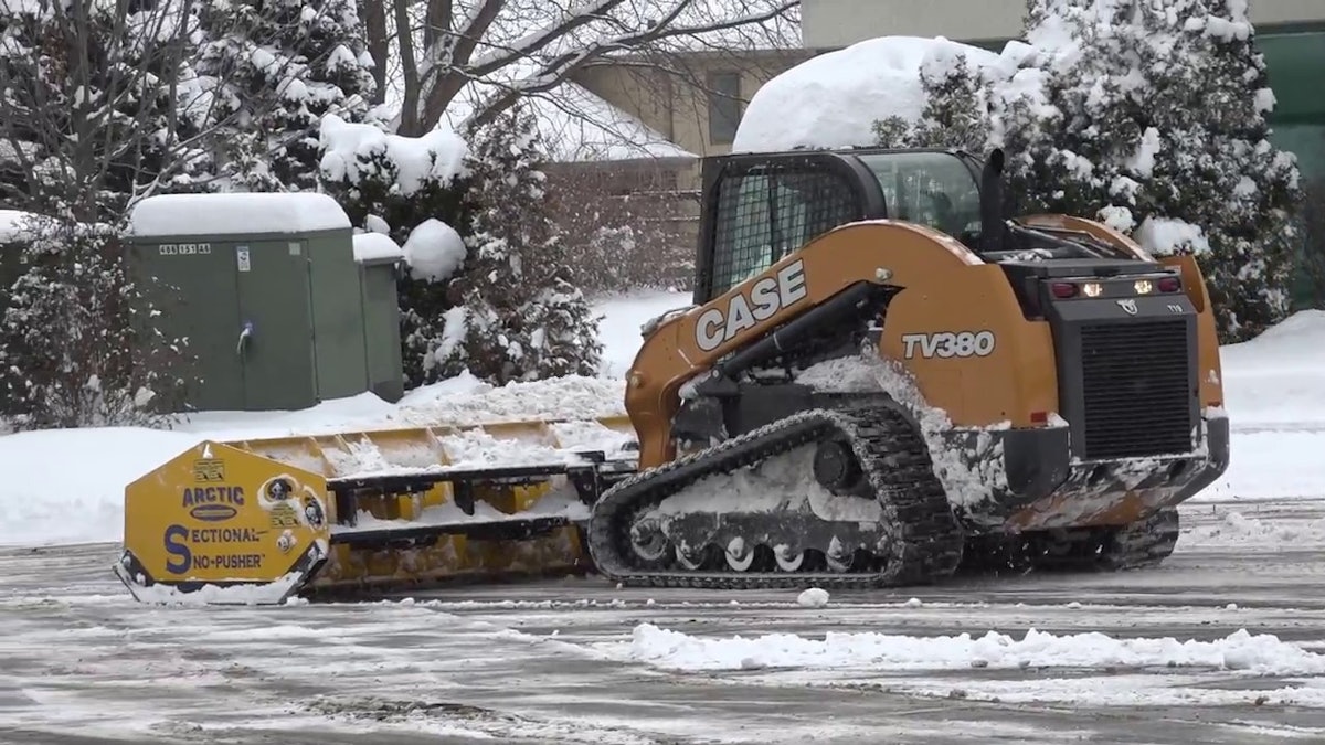 [VIDEO] Case Compact Track Loader Plowing with Arctic Sectional 14LD ...