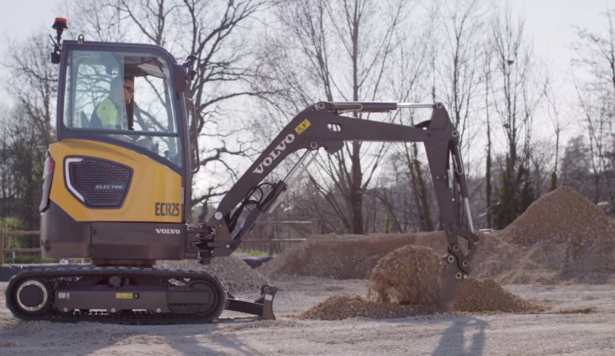 [VIDEO] Volvo ECR25 Electric Compact Excavator | For Construction Pros