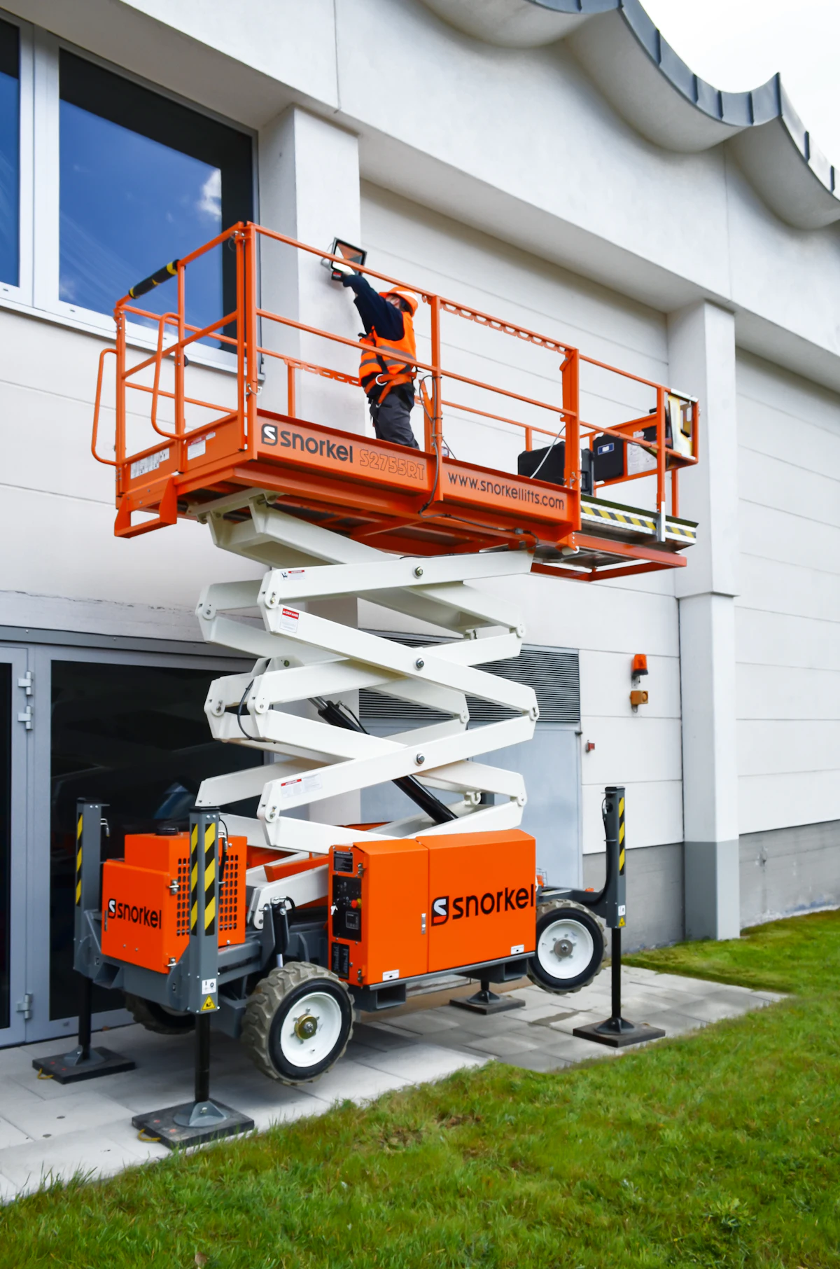 Snorkel S2255RT and S2755RT Rough-terrain Scissor Lifts From: Snorkel ...