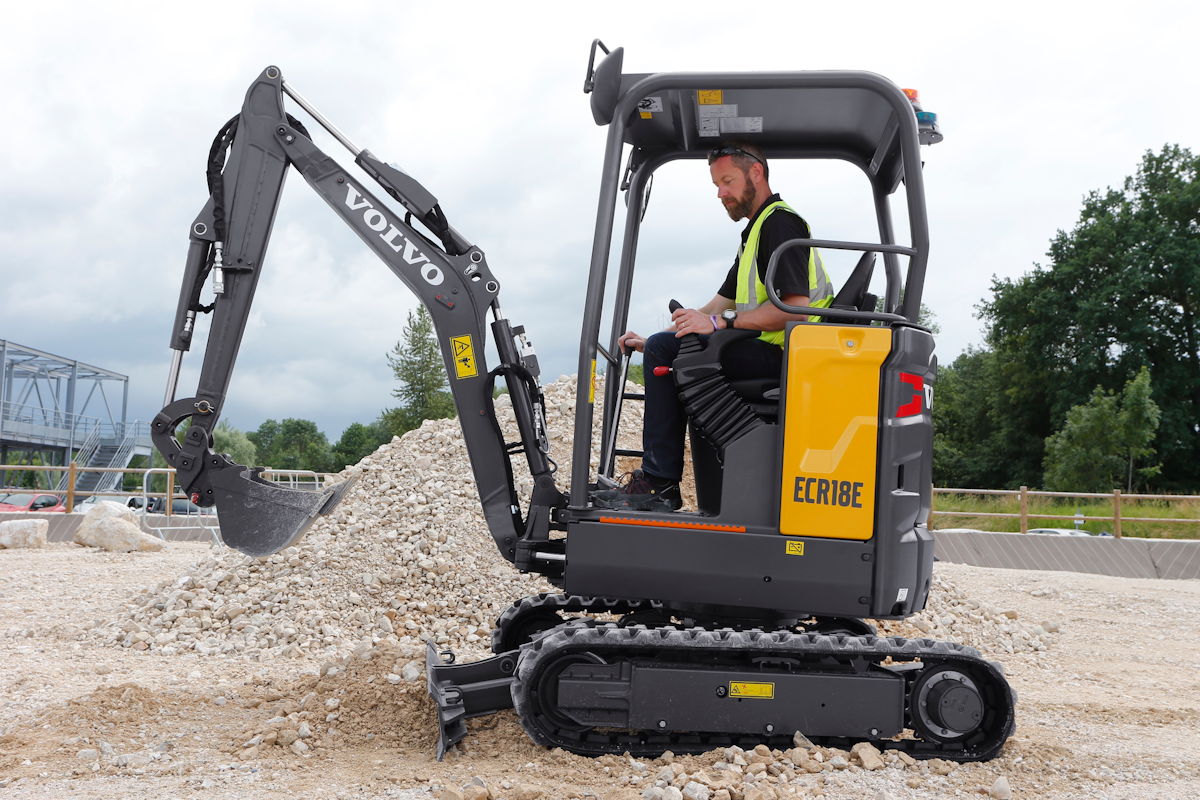 Volvo ECR18E Ultra-short Swing Radius Compact Excavator Debuts at World ...