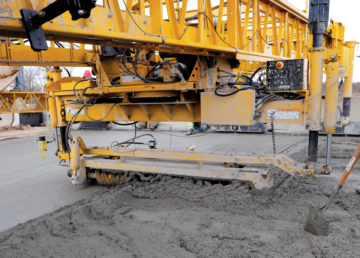 GOMACO High-production Screed for Bridge Deck and Flat Slab Finishing ...