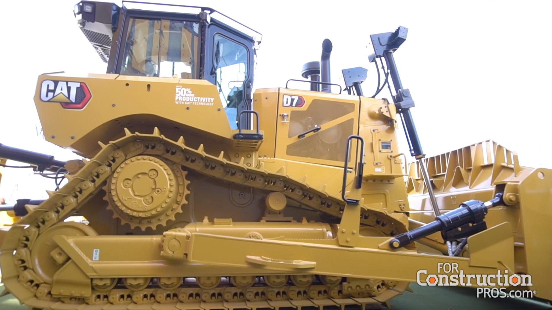 [VIDEO] New Caterpillar D6 Models Offer a Beefier Yet Lighter Weight ...