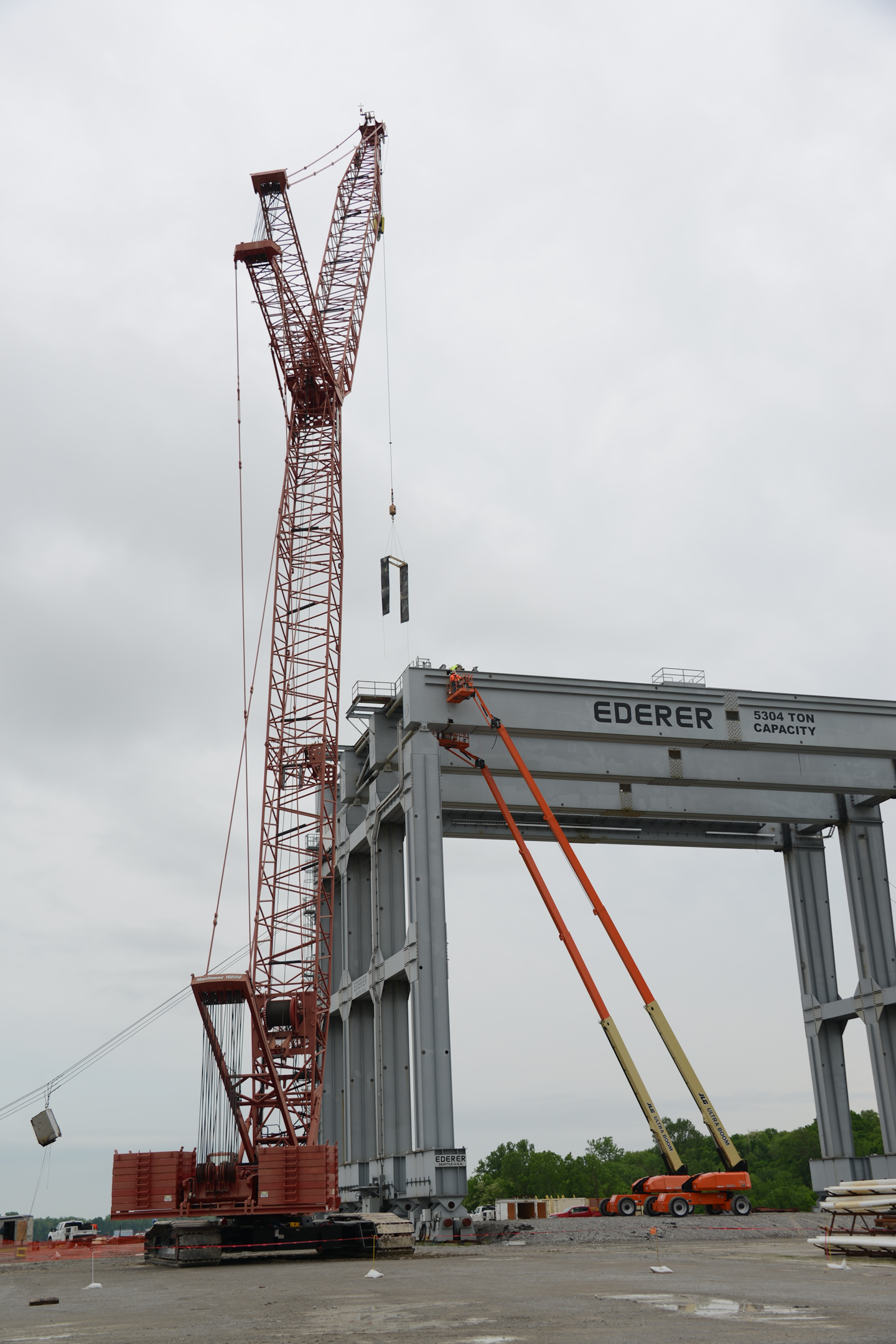 Demtech Demolishes Giant Gantry Crane from Illinois Olmsted Locks and ...