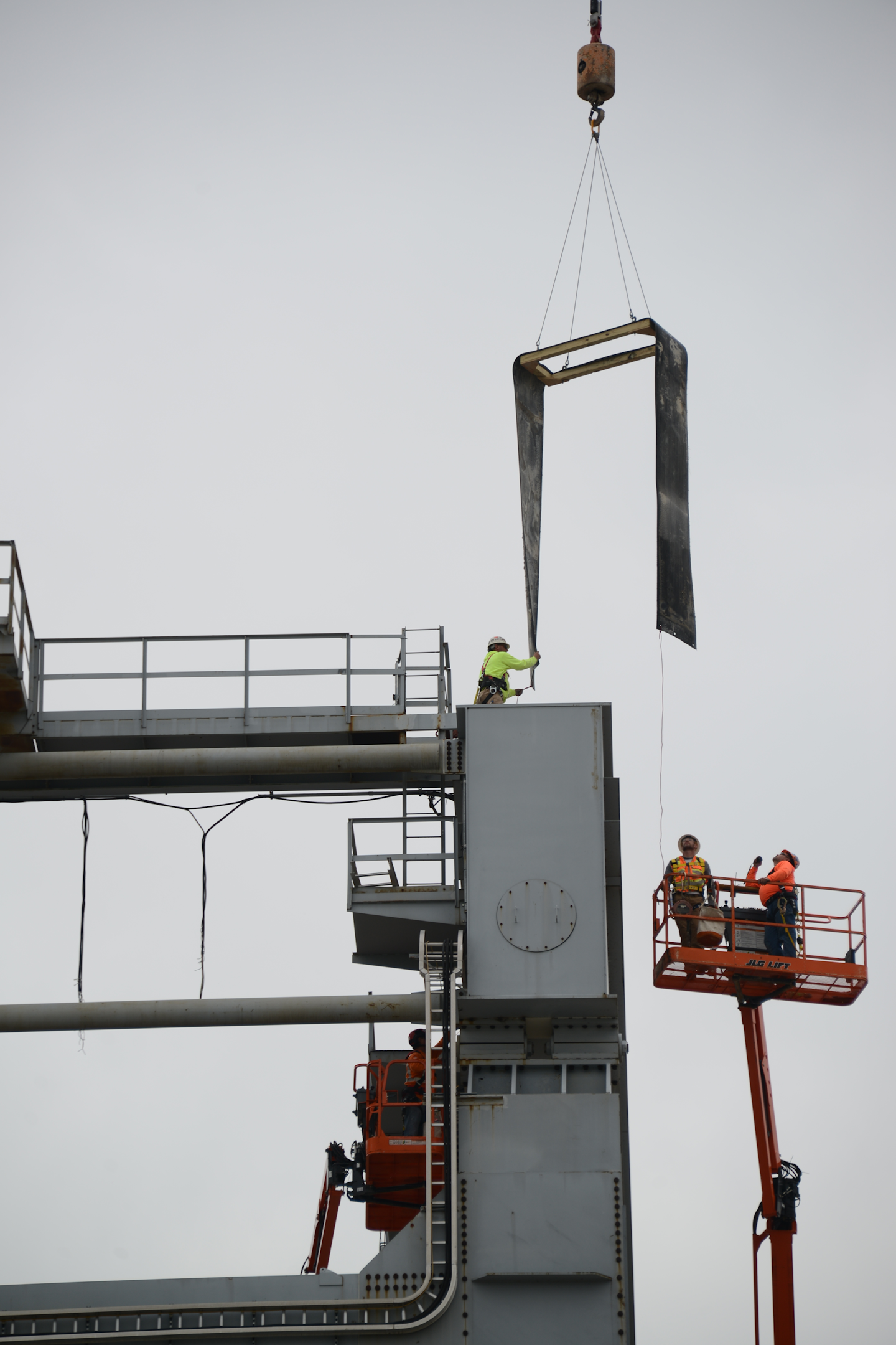 Demtech Demolishes Giant Gantry Crane from Illinois Olmsted Locks and ...
