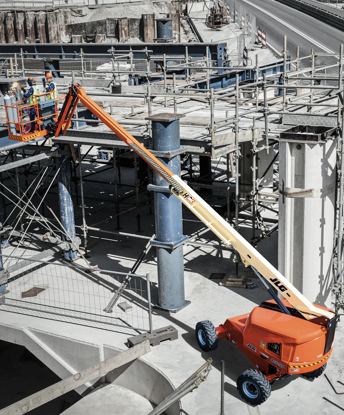 JLG Expands Range of Hi-Capacity HC3 Boom Lifts From: JLG Industries ...