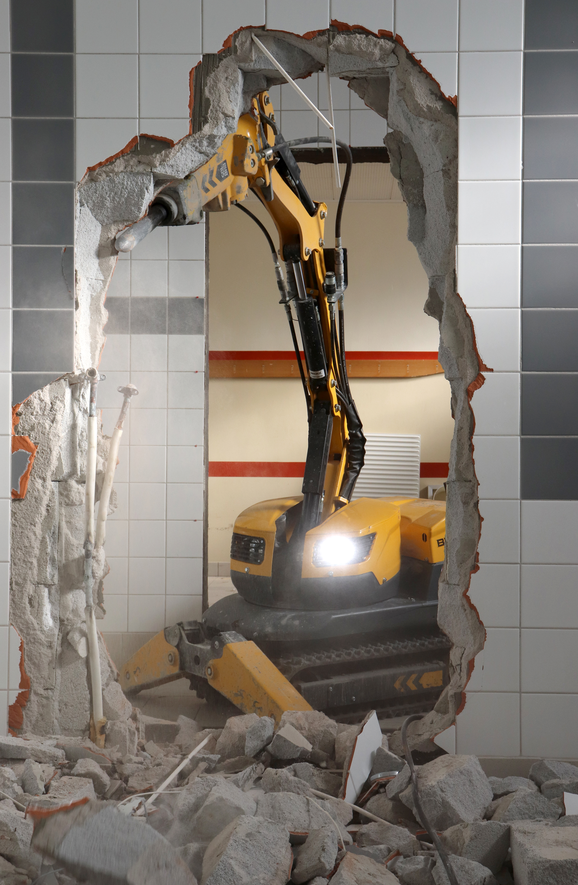 Four Benefits of Remote Controlled Machines for the Demolition ...