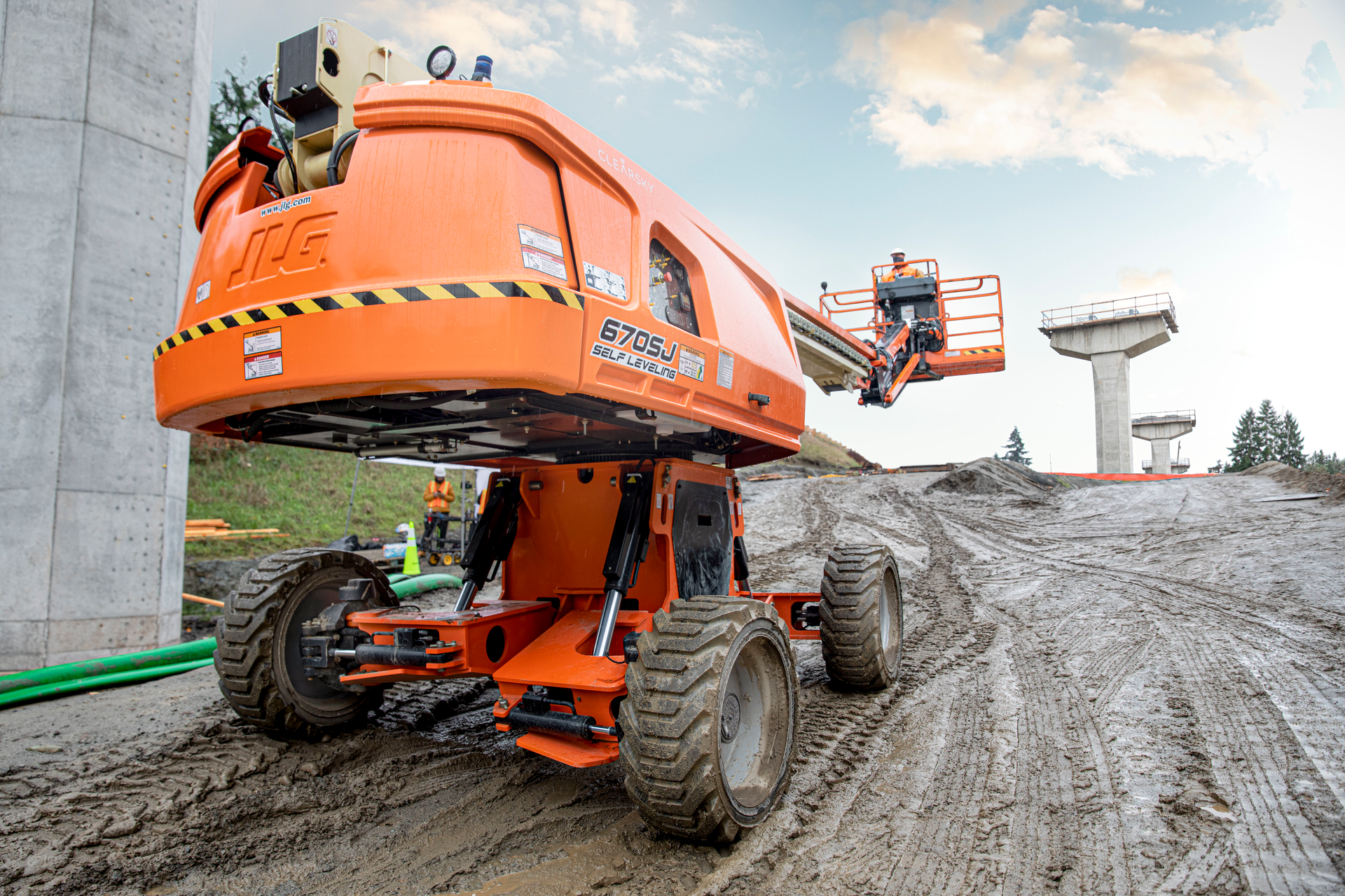 8 Basic Safety Tips for Using Boom Lifts | For Construction Pros
