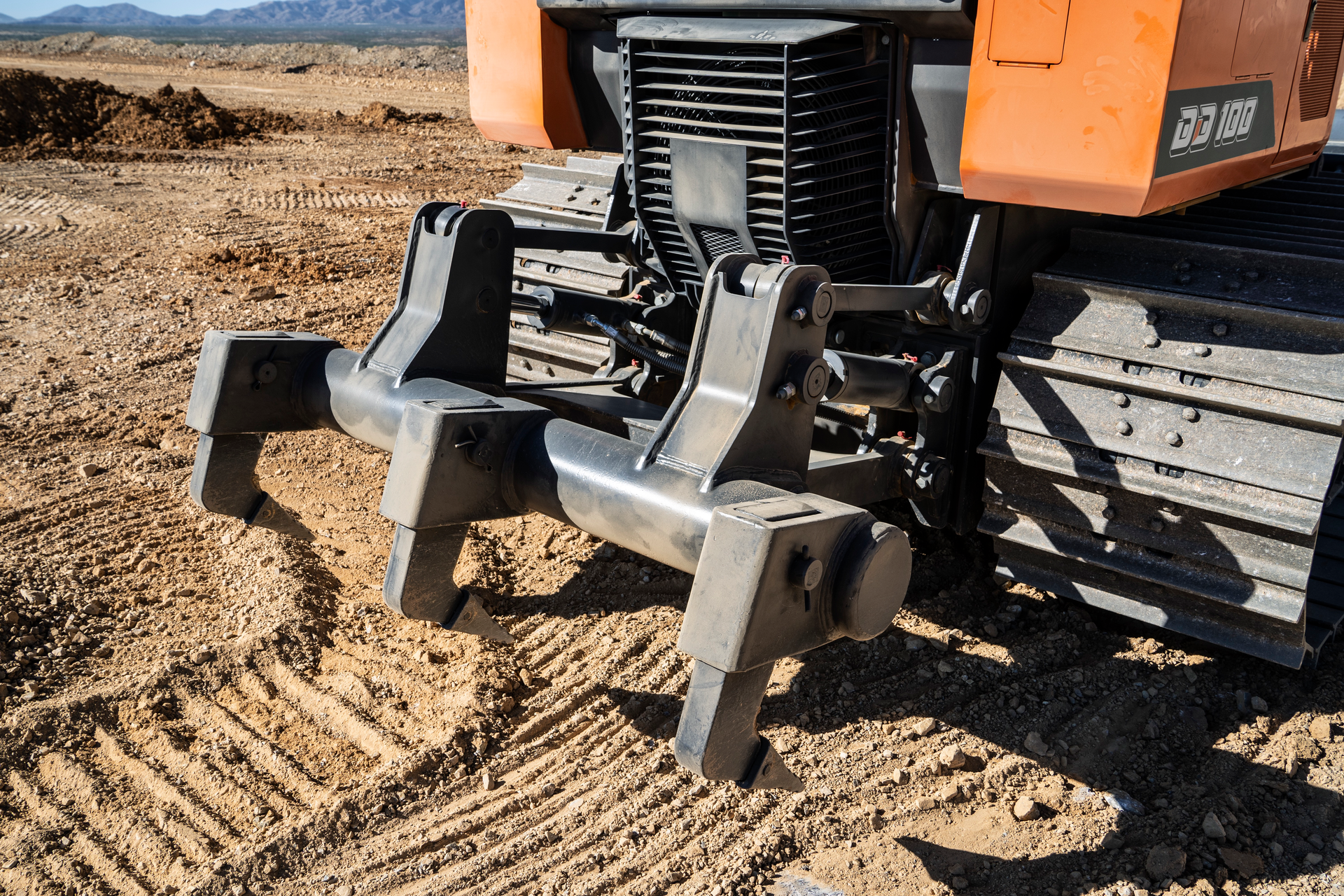 Doosan Unveils First Dozer Model. DD100 Coming in 2022 (VIDEO) | For ...
