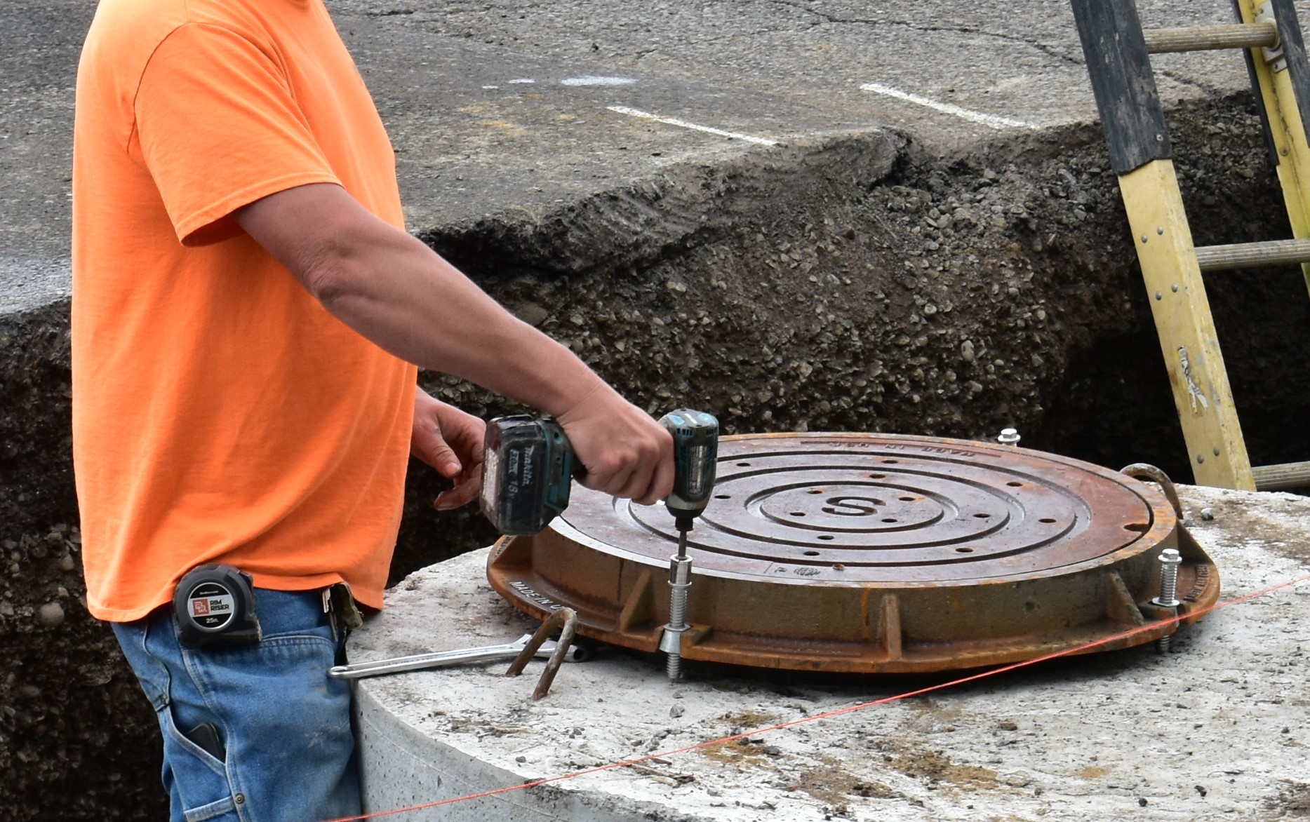 Road Construction Crushing Injuries - Safety With Manholes ...
