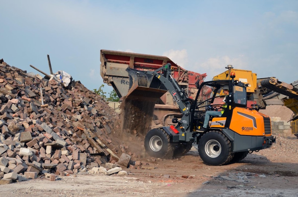CNH, Tobroco-Giant Sign Agreement to Distribute Wheel Loaders in North ...