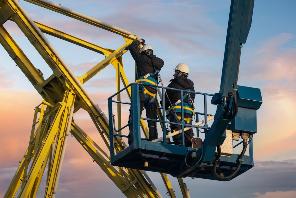 Aerial Equipment Fatality Rate Falls | For Construction Pros