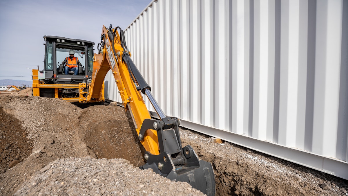 CASE 695SV Construction King Backhoe Loaders From: CASE Construction ...