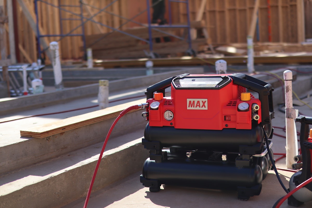 MAX USA Introduces PowerLite AKHL1320E Compressor and AKTH15 Air Tank ...