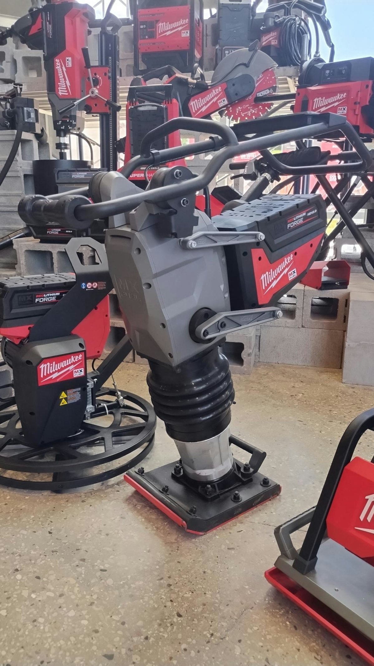 Milwaukee Tool Offers MX FUEL 70-kg Battery-powered Rammer From ...