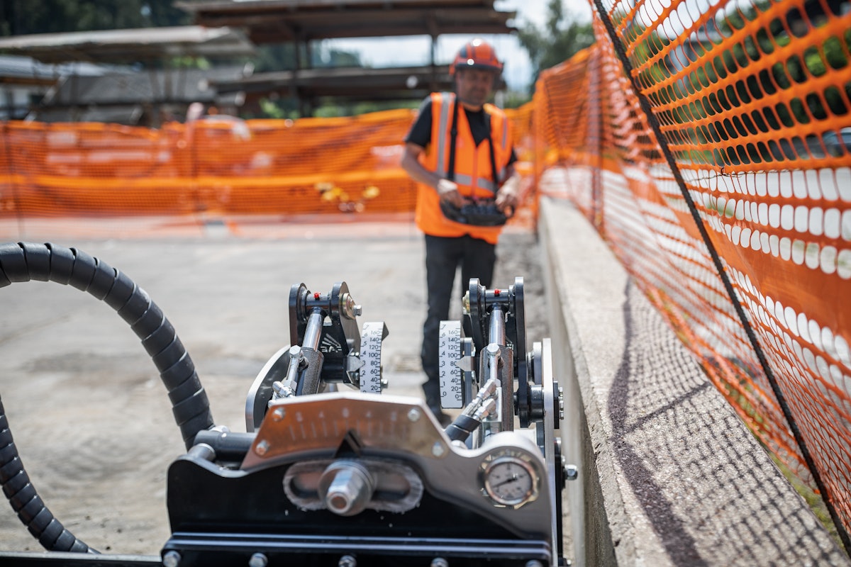 FAE Unveils RPL/SSL-45 Asphalt Shredder for RCU75 Tracked Carrier From ...