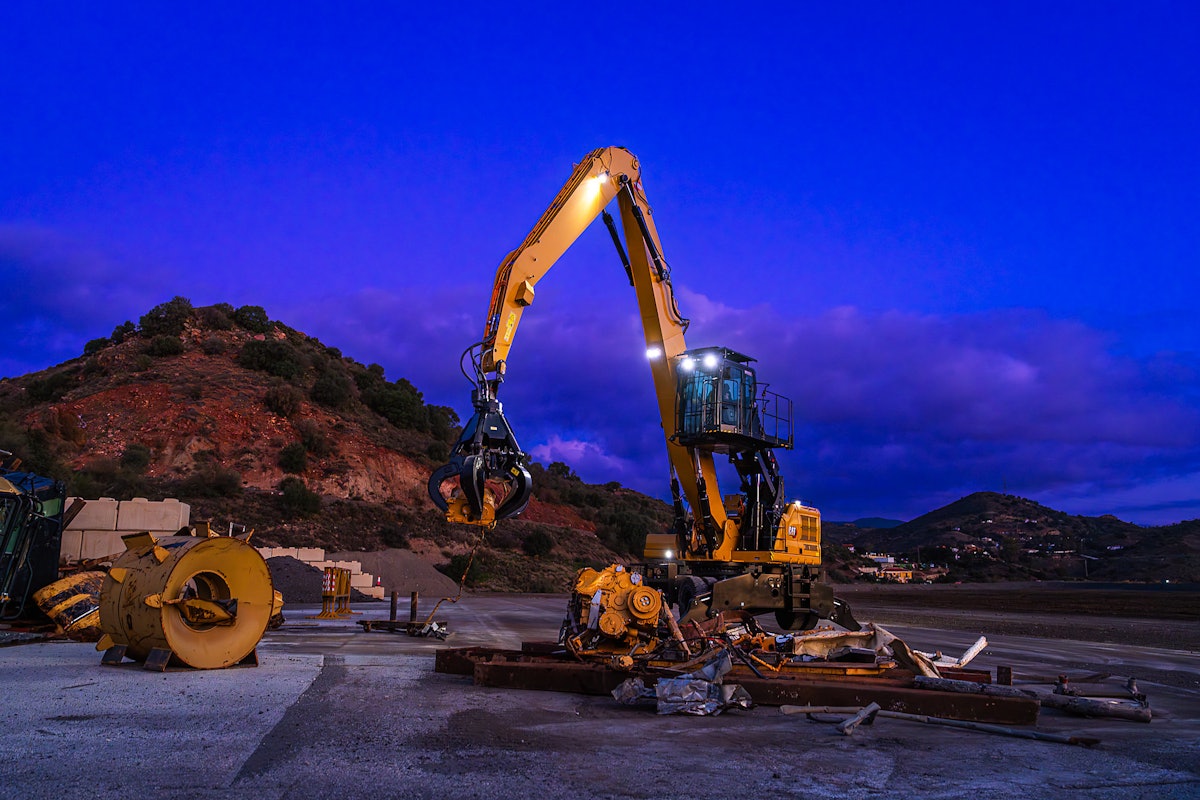 Caterpillar Launches the Cat MH3032 Material Handler From: Caterpillar ...