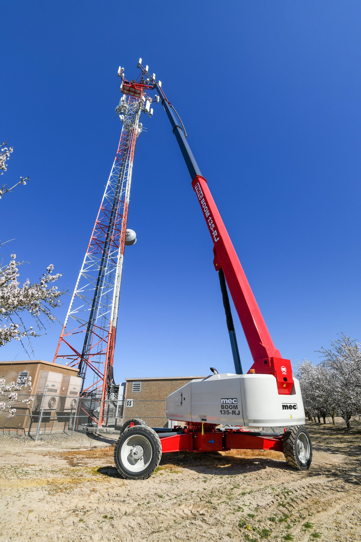 MEC Unveils the 135-RJ Diesel Telescopic Boom: Innovative Performance ...