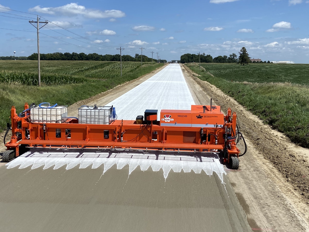 ETI Debuts TM-4 Paving Machine with Remote Operation and Quick Width ...