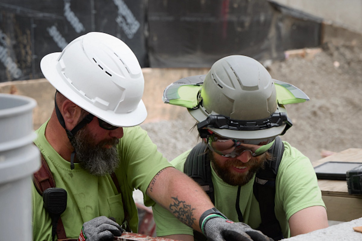 Milwaukee Introduces Lightweight Full Brim Type 2 Safety Helmets for ...